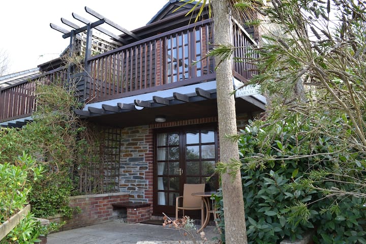 Looe Cottage With River Views In Peaceful Grounds - Looe