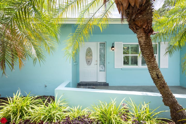 Beautiful Home Near Siesta Key With Heated Pool - Florida