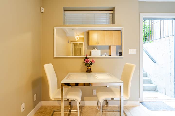 Cozy, Clean And Comfortable Private Suite. - Vancouver