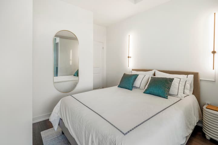 Debonair Condo Heart Of Toronto W/free Parking - Toronto