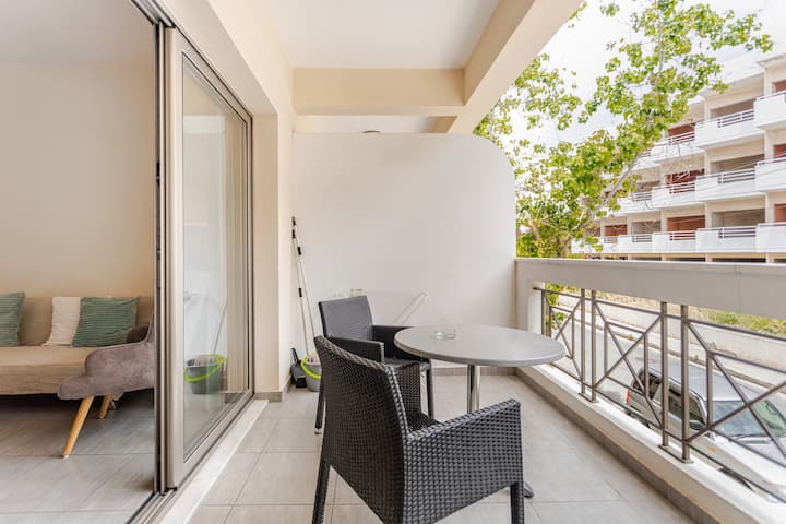 Sun Julz Apartments On The Beach-4 - Kato Paphos