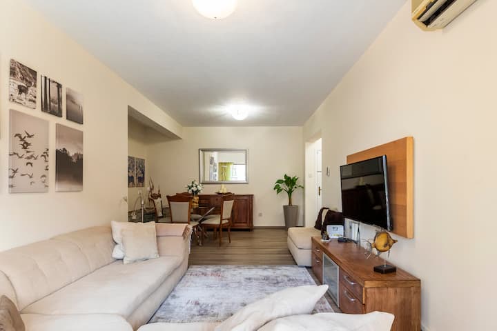 Seaside Pool Garden Holiday Apt - Limassol