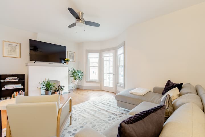 Gates Circle 2 Bedroom Sanctuary - Seneca Buffalo Creek Casino