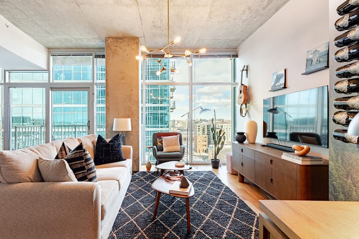 Luxury Lodo | 16th Floor Views | 2 Workstations - Denver
