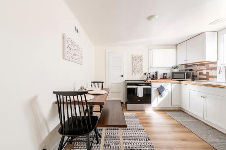 Central 1bd/1bth | 1.8 Miles From Casino - Danville, VA