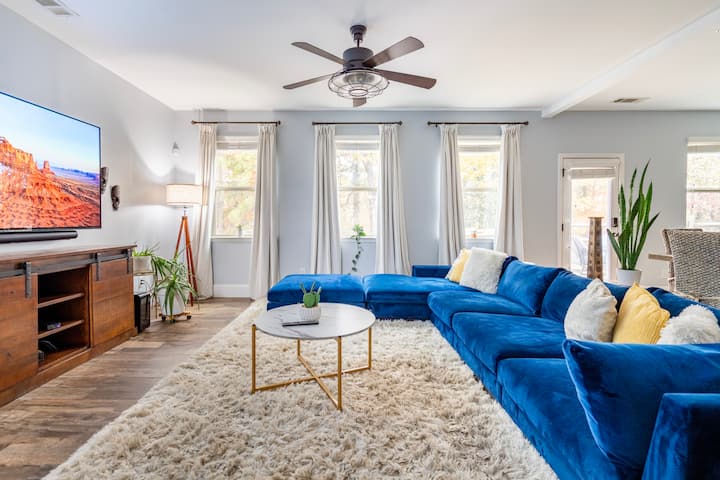 Spacious House | 4br | Movie Th | Gym | Bbq | Bar - Kennesaw, GA