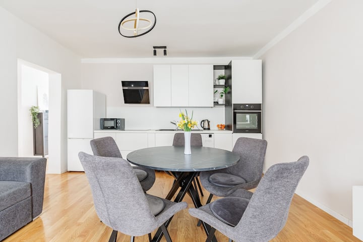 Cozy 2-bedroom House With Parking Included - Zagreb