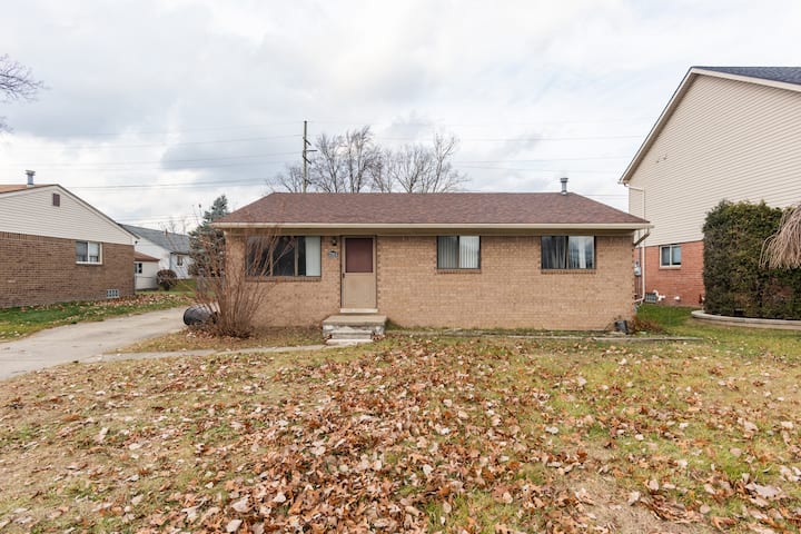 Home Away From Home - Near Hospitals - Livonia, MI