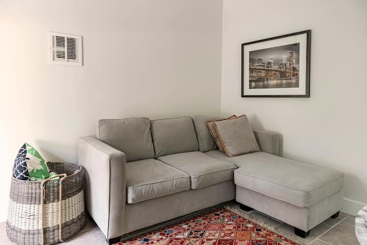 Modern Coach House - St. Petersburg, FL