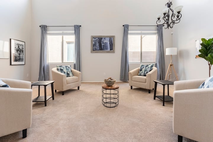 Spacious 3 Bedroom Fantasy/luxury Style Home Away - San Tan Valley, AZ