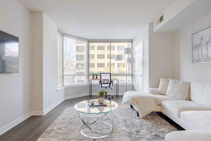 Ballston Private Movie Room | King Suite - Washington, D.C.