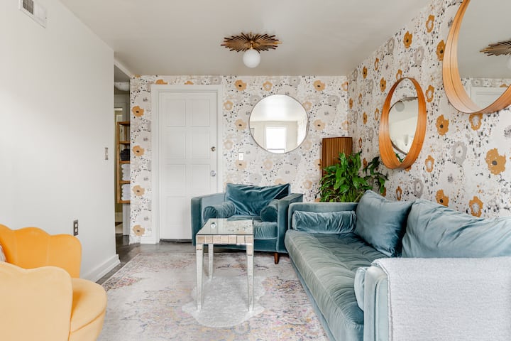 Cozy And Stylish Ballard Apartment - Seattle, WA