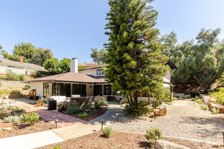 Spacious Home Across From Monserate Winery. - Fallbrook, CA