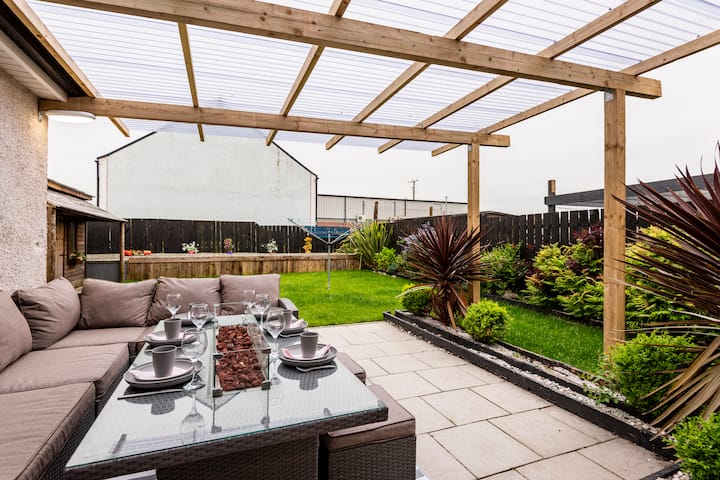 House In Mid Ulster - Sleeps 8 - County Donegal, Ireland
