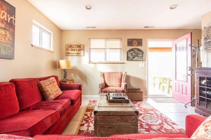 Warm, Modern Home With Covered Porch And Deck! - Black Mountain, NC