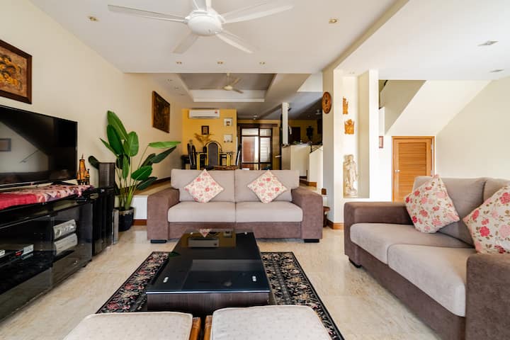 Home In Bangsar With A Tropical Feel - 쿠알라룸푸르