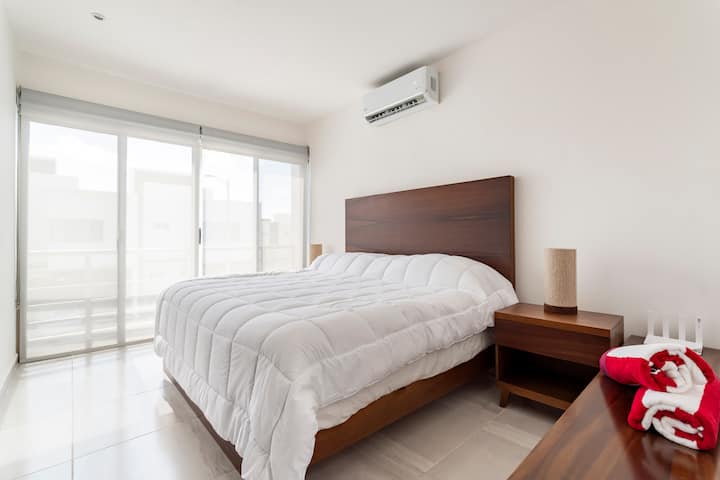 Amplia Y Cómoda Casa Familiar En Cancún - Cancún