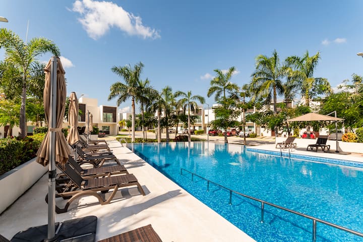 Amplia Y Cómoda Casa Familiar En Cancún - Cancún