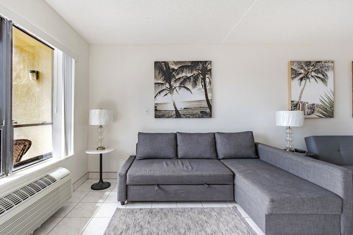 Ocean Blue Beach Apartment 2 At Hollywood - Hollywood, FL