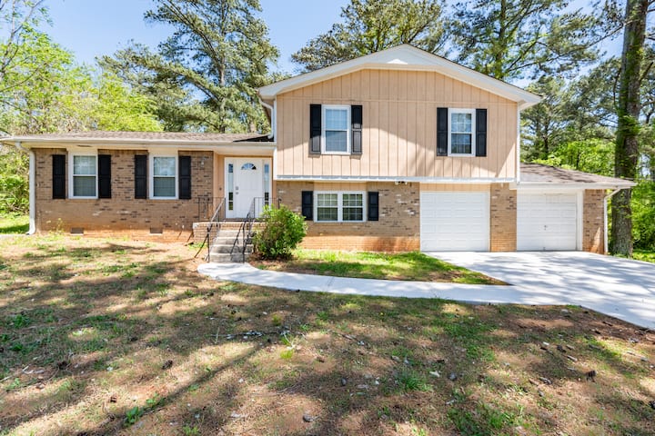 The Manor In Lithonia, Ga. Entire Home - Lithonia, GA