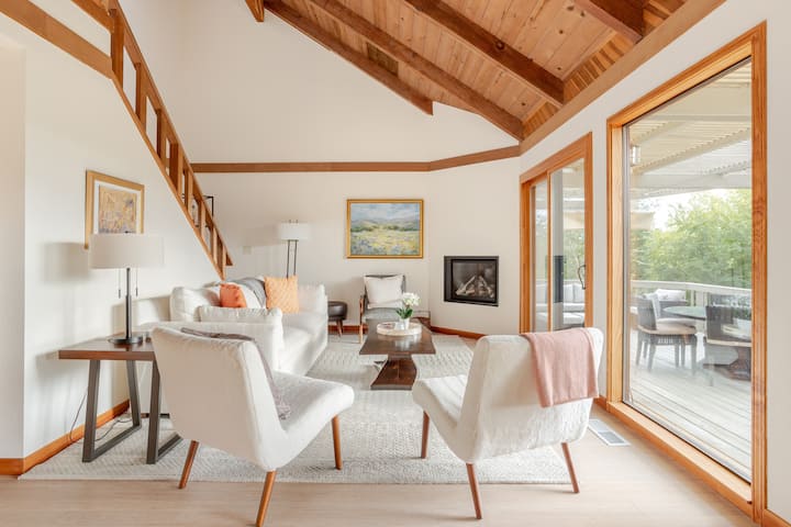 Charming Wine Country Retreat With Views - Cloverdale, CA