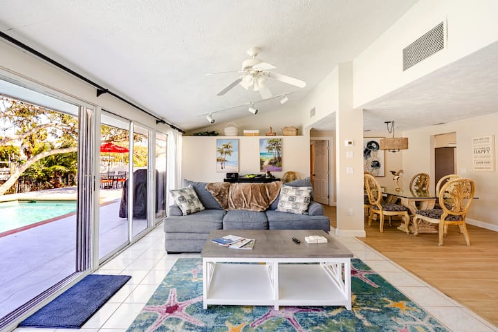 Lux Waterfront, Walk To Beach, Heated Pool, Kayaks - Siesta Key, FL