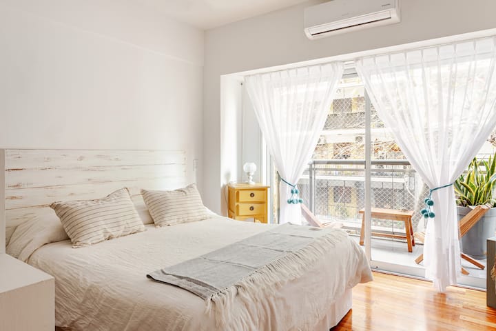 Estudio Con Balcón En Recoleta + Wifi Rápido - Buenos Aires