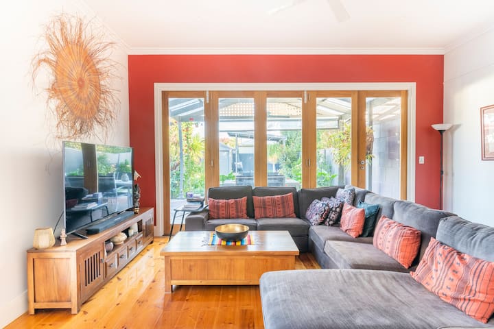 Private Room In Beautiful Home With Spa In Glenelg -