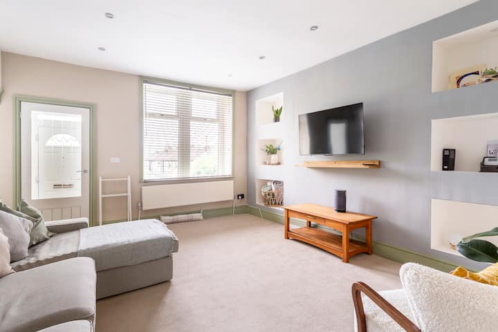 Heather View - Spacious 3 Bed House With Views - Keighley