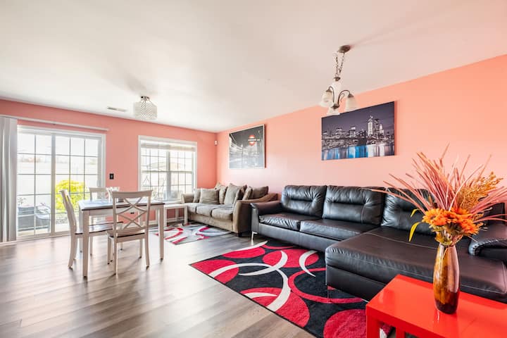 Beautiful 2br 2.5 Bath Townhome Getaway. - High Point, NC