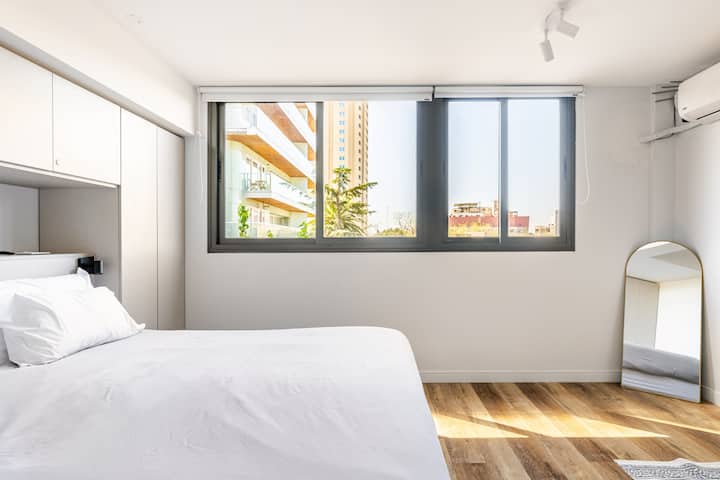 King | Smart Tv | Self Check-in | A/c - Mendoza