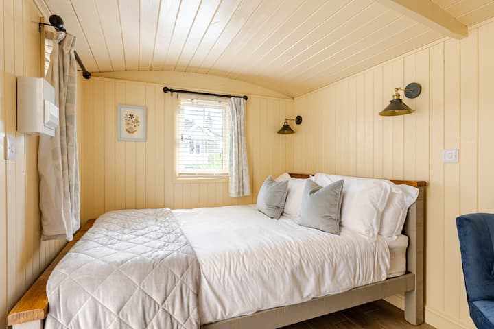 Clean And Comfortable Shepherd's Hut, Bath. - Bath