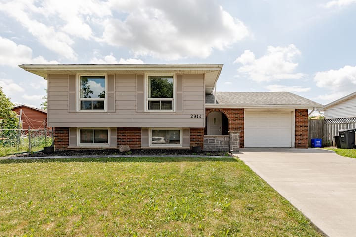 Full House - 5 Bed, 2 Bath - East - Windsor