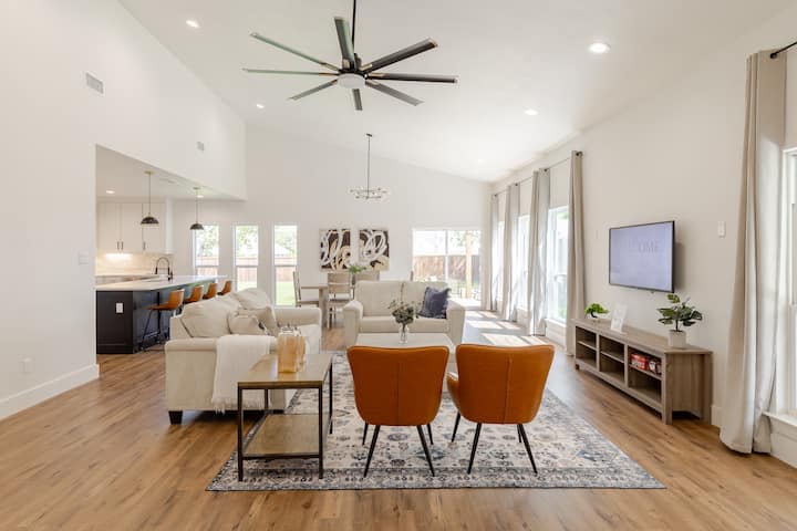 Spacious Family/group Retreat Near Downtown - Fairview, TX