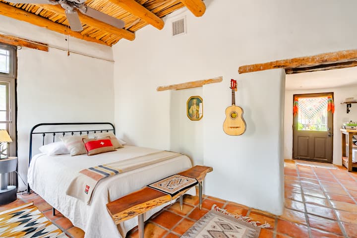 Casita Latilla En Barrio Viejo With Parking! - Tucson, AZ