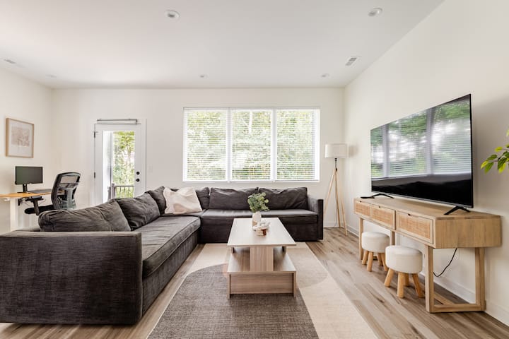 Groups | Full Kitchen | Parking | Three Full Baths - Charlotte, NC