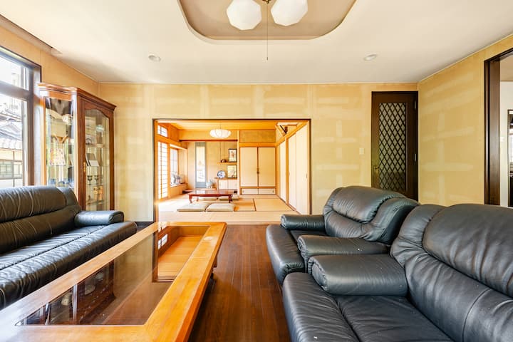 広島駅からJr13分+徒歩6分/日本の着物と日本茶の体験/200年歴史の900㎡庭園/100㎡戸建て - Japan