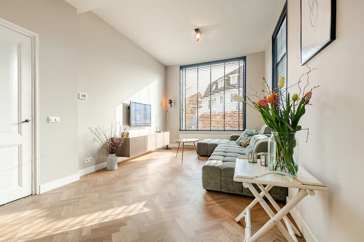 Characteristic Spacious Villa - Huizen
