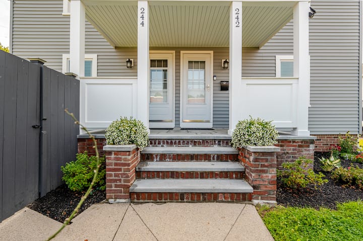 Pristine Walkable Downtown 2br Apartment - 코네티컷