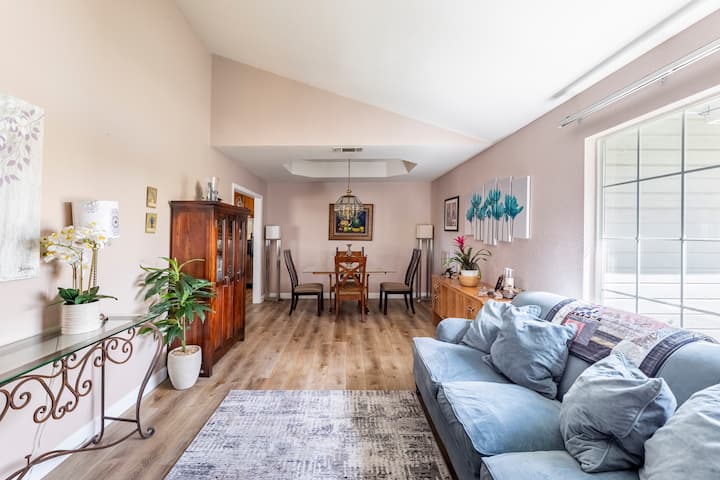 Beautiful Northern California Charm Bedroom - Citrus Heights, CA