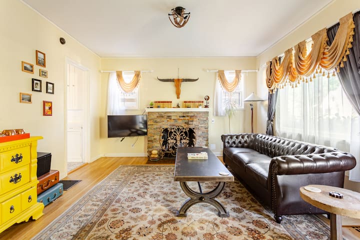 Bright&colorful 2-bed + Hot Tub! - Portland, OR