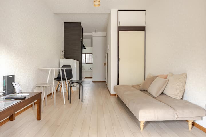 青い外壁の戸建/浅草駅まで電車で5分/寝室3部屋/貸切/wi-fi/全室エアコン - 浅草