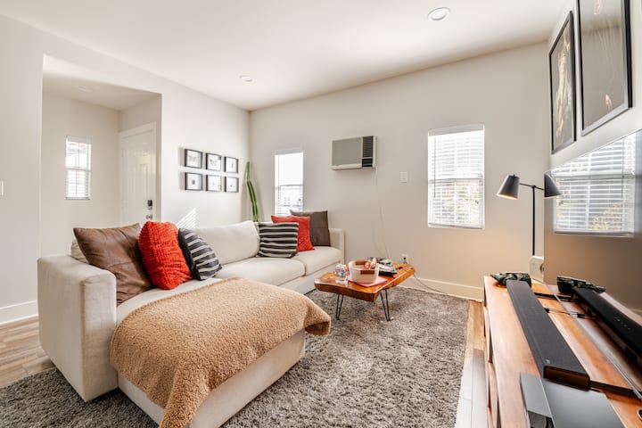 The Bunk House - Burbank, CA