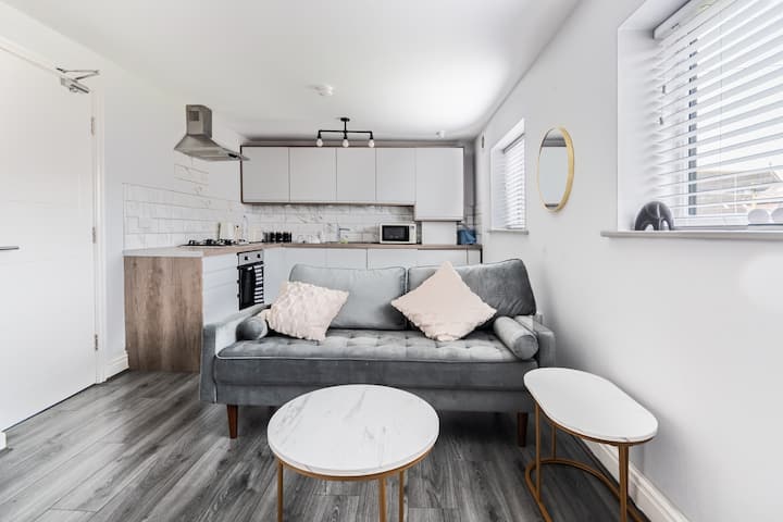 Cosy Merseyside Retreat - Guernsey