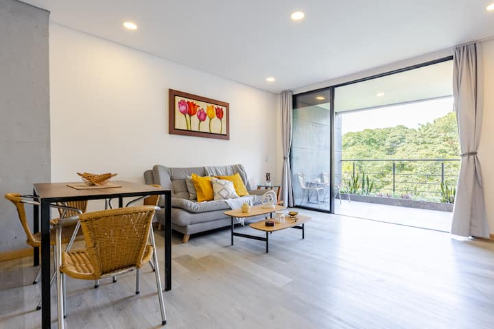 2br Balcony Apartment In Laureles Stadium & Metro - Medellín