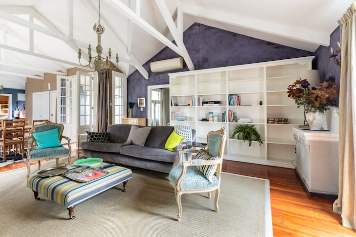 Peonies Cottages - The Barracks - Martinborough