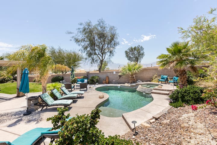 4/2.5 Salt Water Pool Spa Putting Green Views - Morongo Valley, CA