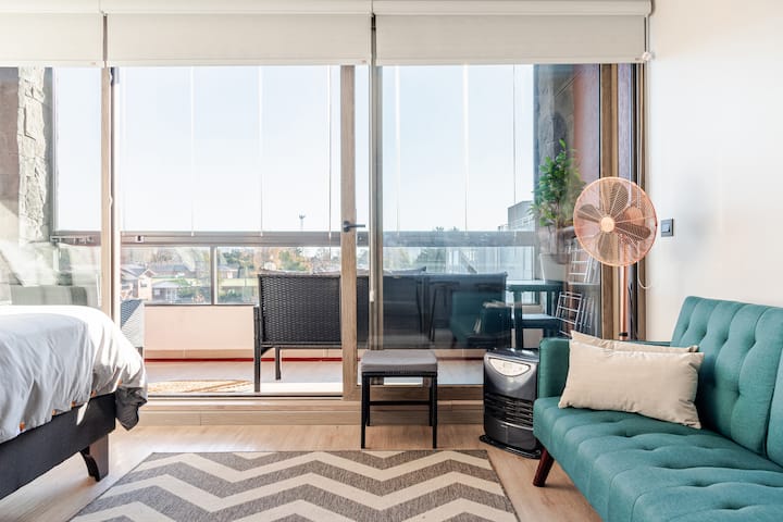 King Bed & Serenity: Bright Loft Near Center - Pucon
