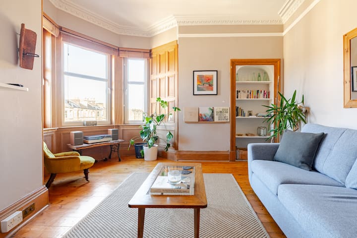 Beautiful, Spacious  Edinburgh Apartment, Sleeps 4 - Edinburgh