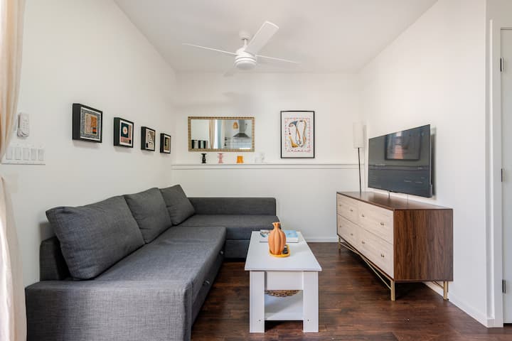 Little Casa Corazon - Hollywood, CA